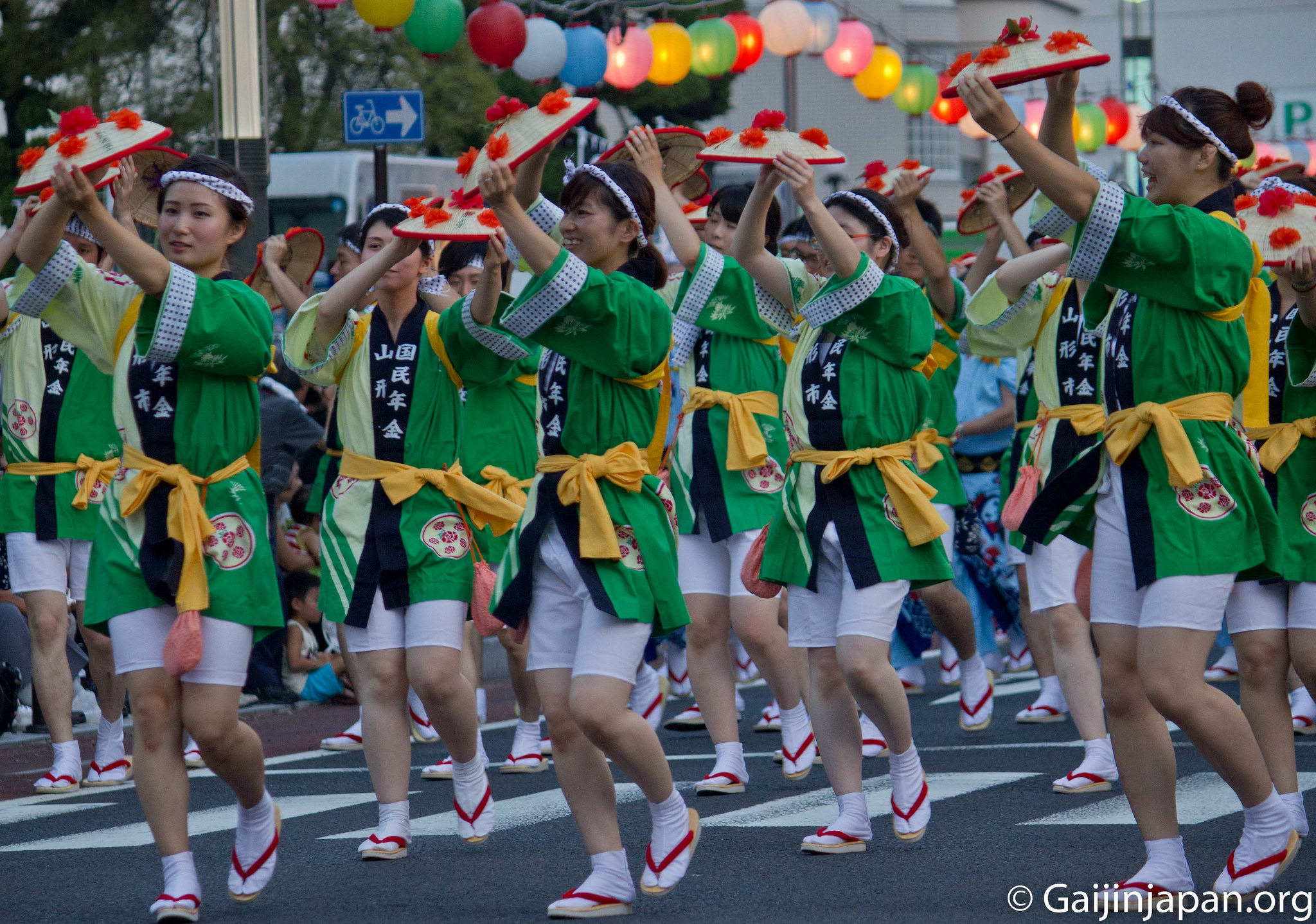 Hanagasa Odori Matsuri, ça danse dans les rues de Yamagata | Un Gaijin ...