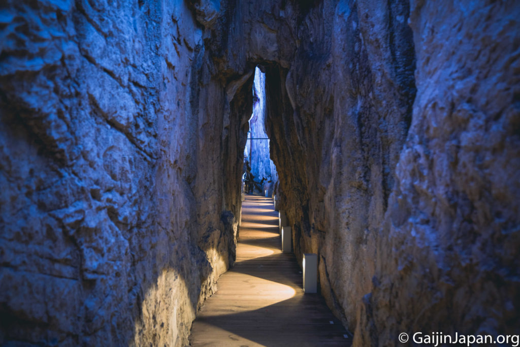 Ryusendo Cave, l'une des trois plus grandes grottes de calcaire du ...